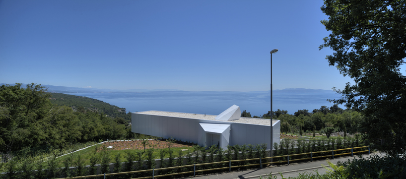 nest and cave house by idis turato