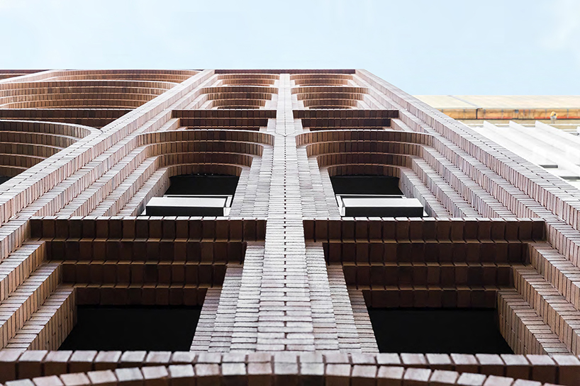 Koichi Takada Architects Uses Over 300 000 Bricks To Create arc In Sydney koichi-takada-architects-uses-over-300-000-bricks-to-create-arc-in-sydney