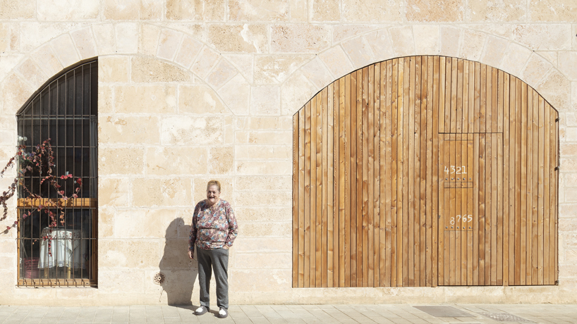 thick marés sandstone walls compose 19 social housing, salvador espriu ...