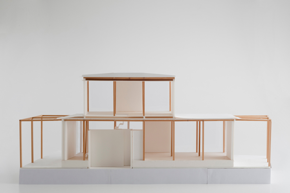 fujiwalabo builds wall-less home in japanese valley