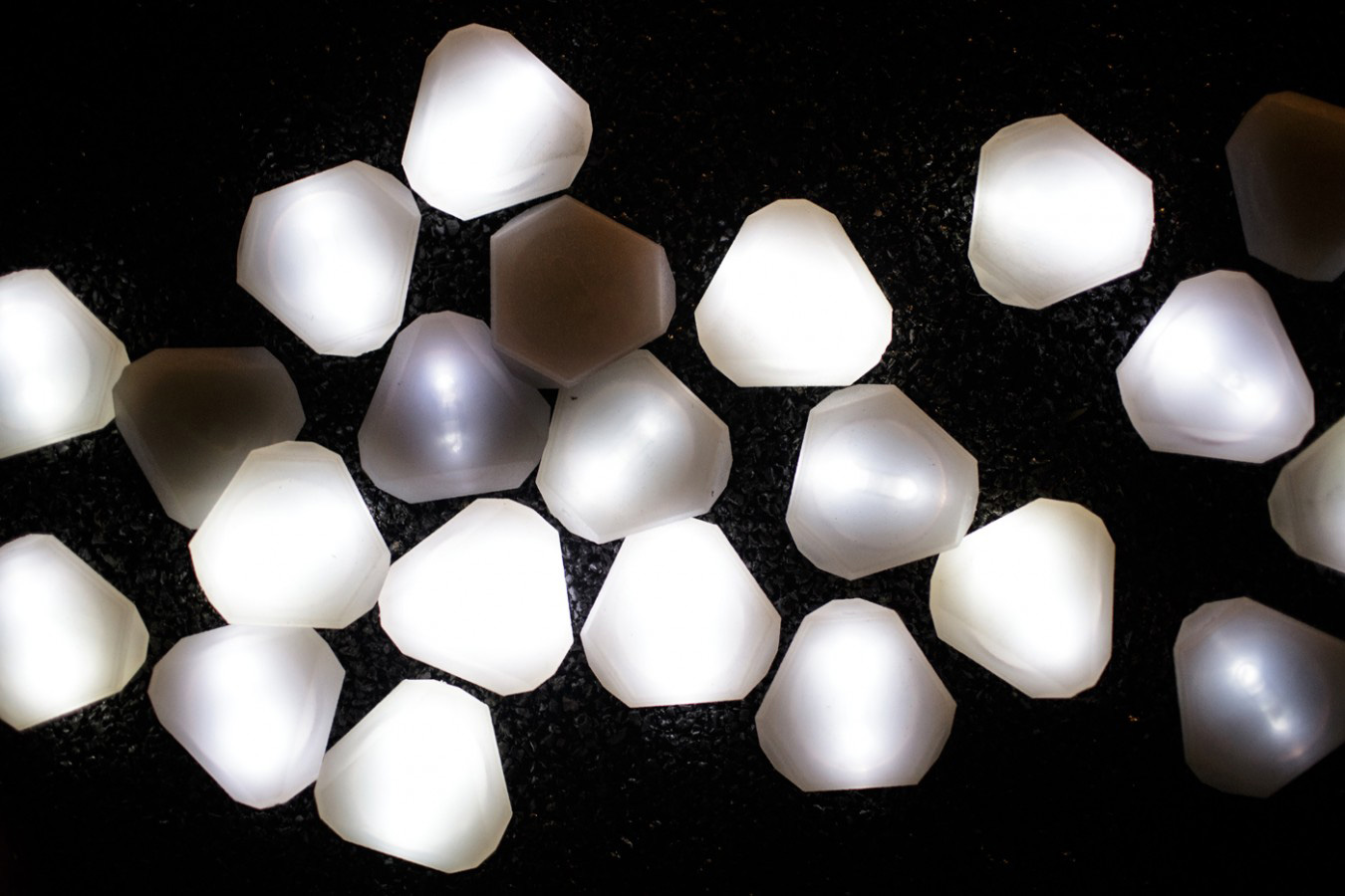 interactive LED crystals of light by daan roosegaarde at DDW