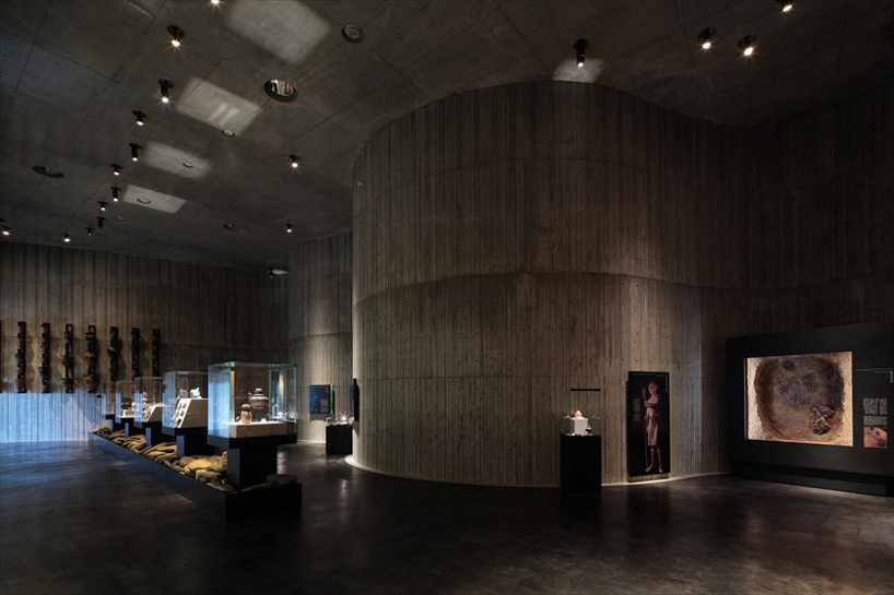 atelier BNK curves concrete cultural center in hokkaido, japan