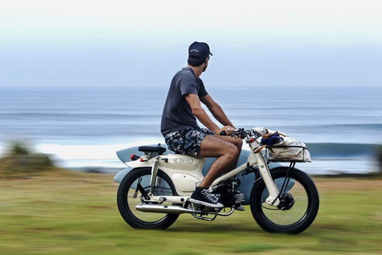 the deus sea sider custom bike is 70's super cub for surfers