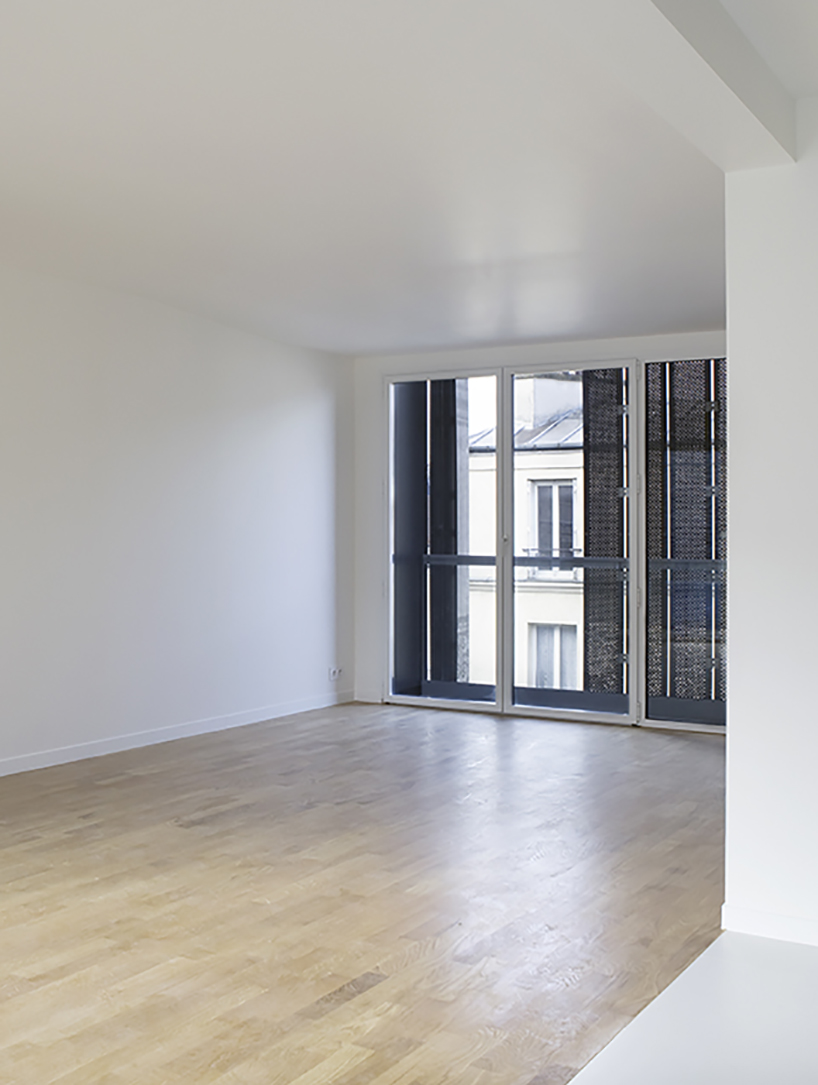 chartcorb prints iconic haussmannian façade on a parisian building