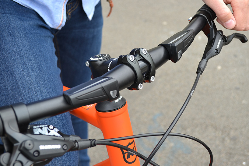 velco's wink bar is a connected handlebar that makes any bike a smartbike
