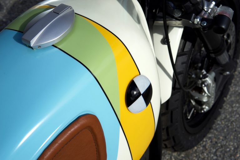 the BMW R60/6 custom motorcycle by vintage steele is a rainbow parade