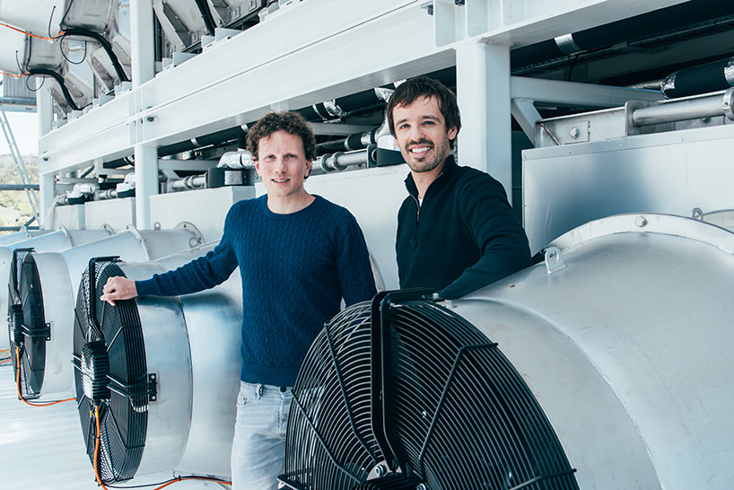 climeworks' air-capturing plant takes CO2 from the atmosphere and feeds ...