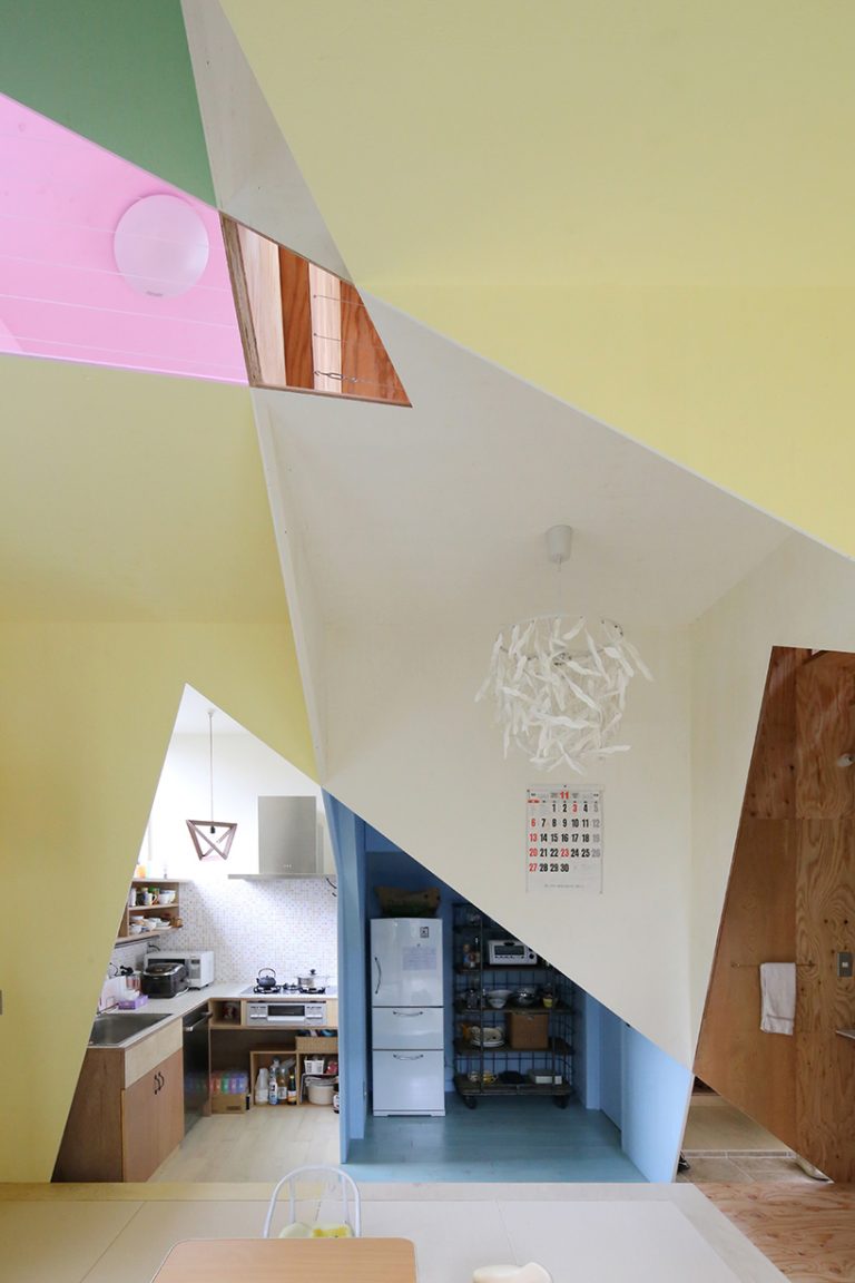 kochi architect's studio enhances interior of ANA house with 7 colors