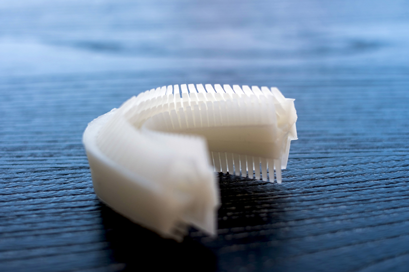 amabrush automatic toothbrush takes 10 seconds to clean your teeth