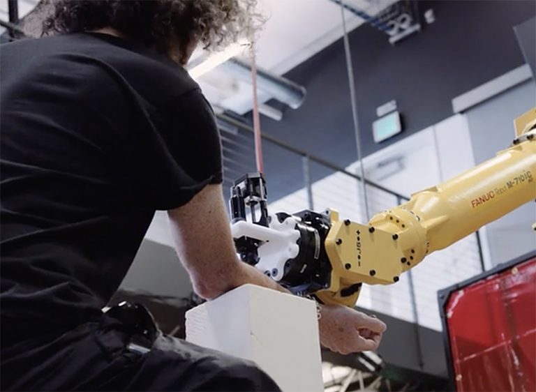 10 mind-blowing projects of robots in creative industries