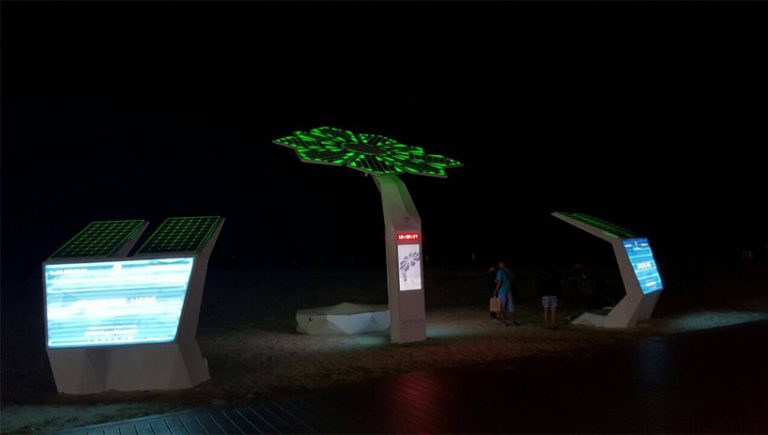 solar powered smart palm trees provide dubai with WIFI & charging points
