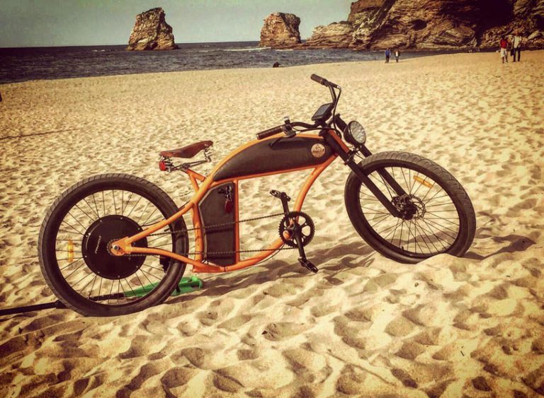 rayvolt's cruzer is a vintage-styled electric bike built for the beach