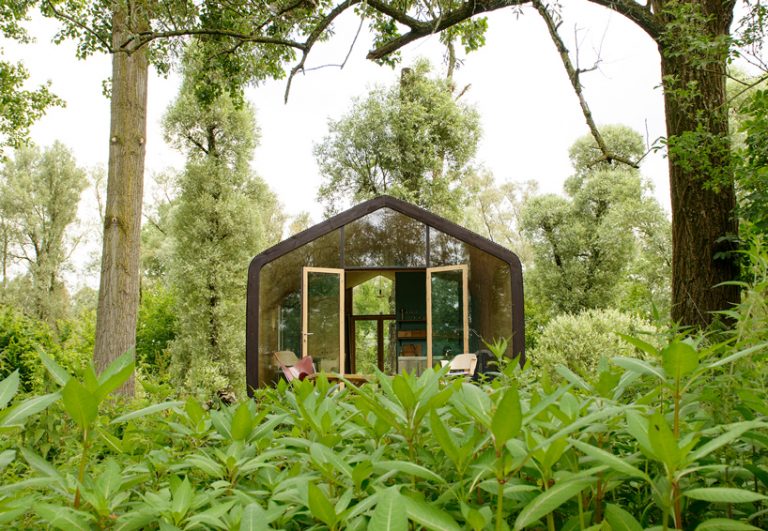 living in cardboard: the adaptable wikkelhouse dwelling is built in one day