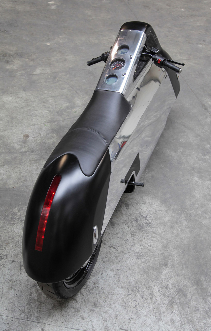 samuel aguiar reimagines the VX-1 maxi scooter into a futuristic motorcycle