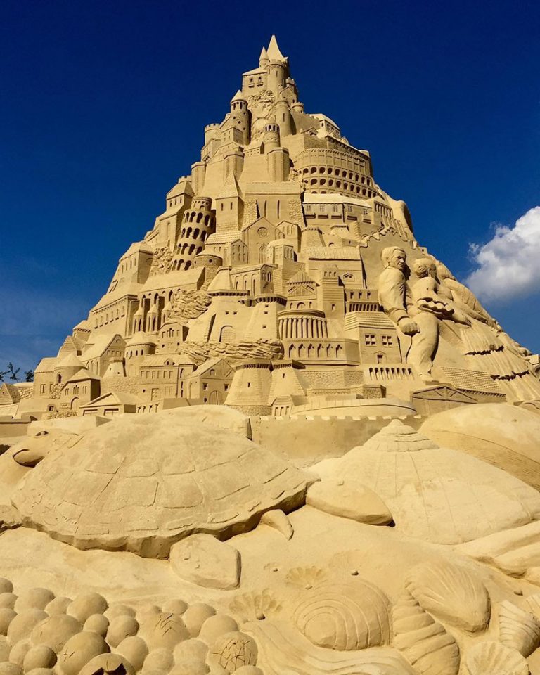 world's tallest sand castle in duisburg wins guinness world record 2017