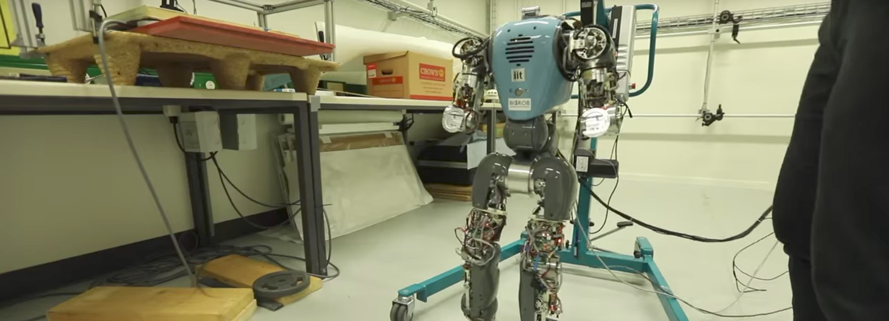 EPFL and ADVR engineers develop robots that walk naturally, like humans