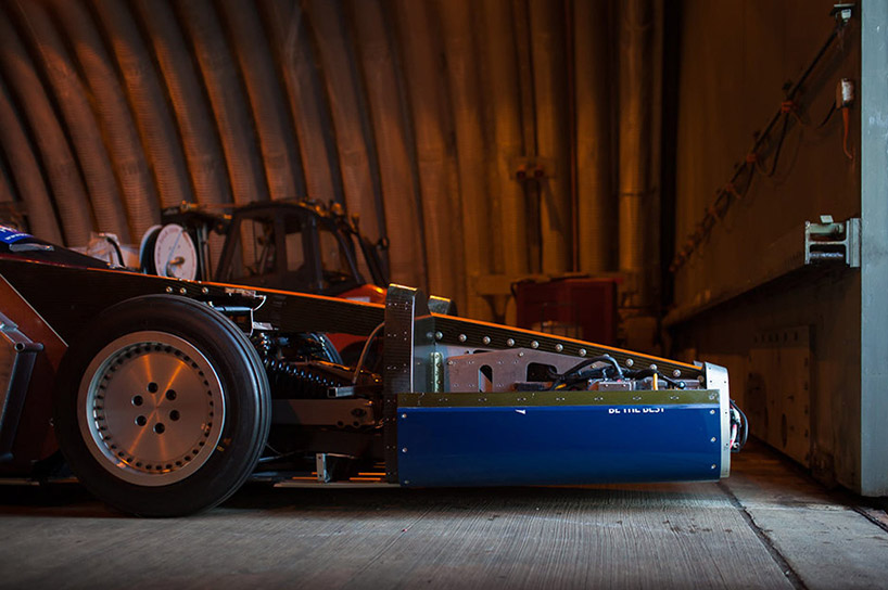bloodhound SSC races the only supersonic car to travel faster than the ...
