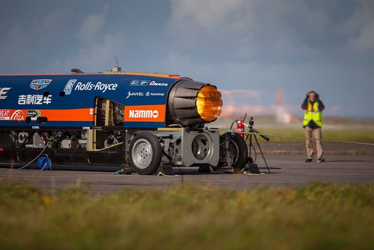bloodhound SSC races the only supersonic car to travel faster than the ...