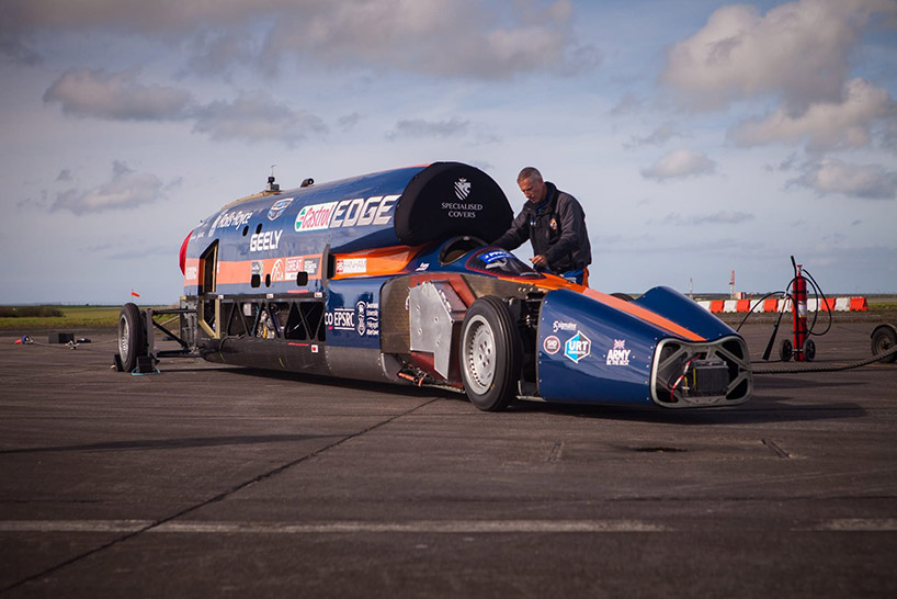 bloodhound SSC races the only supersonic car to travel faster than the ...