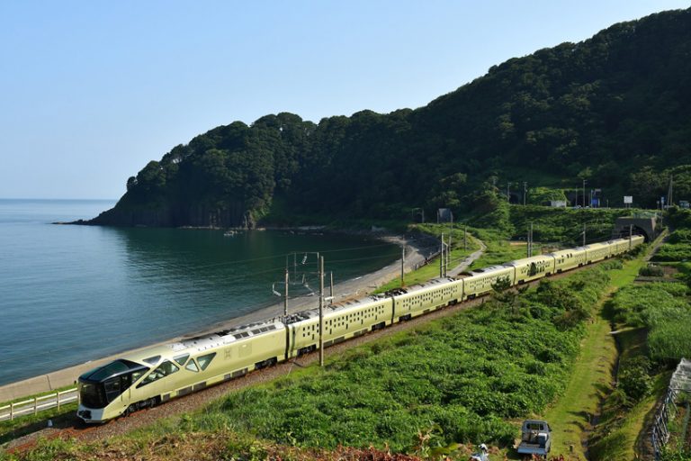 traditional japanese tatami-style train suite wins GOOD DESIGN gold award