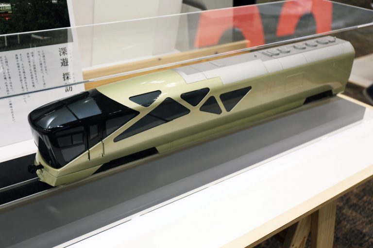 traditional japanese tatami-style train suite wins GOOD DESIGN gold award