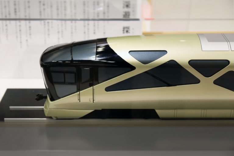 traditional japanese tatami-style train suite wins GOOD DESIGN gold award