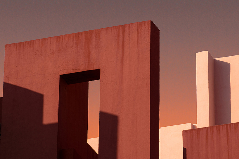 the human-alien barrier: al mefer shoots bofill's la muralla roja