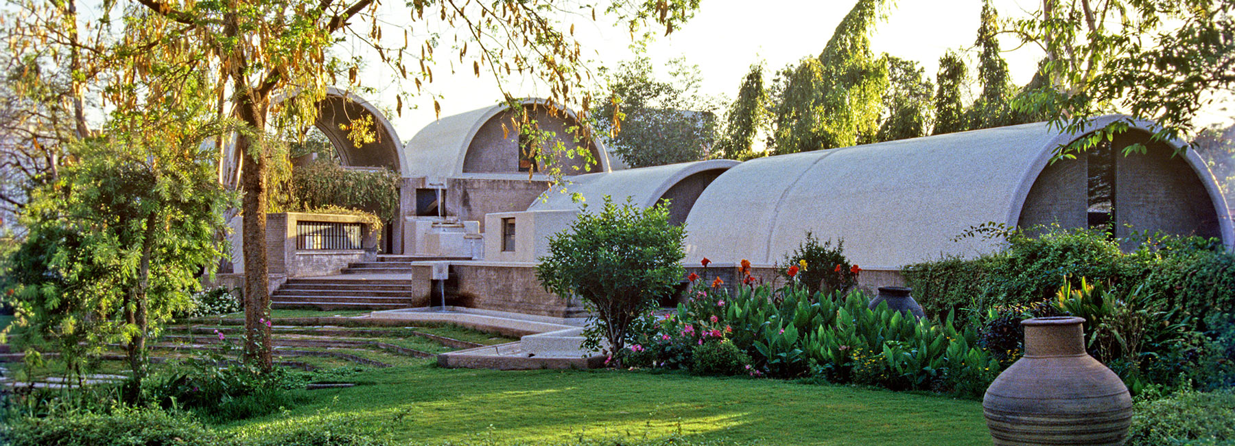 balkrishna doshi: 8 projects by the 2018 pritzker laureate