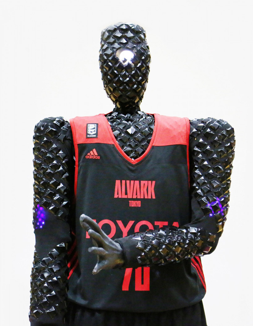 AI-equipped toyota robot shoots hoops better than pro basketball players