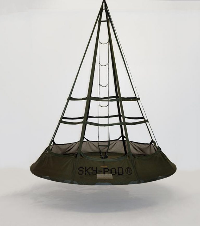 sky-pod, a spiderweb-like tent to hang in the woods