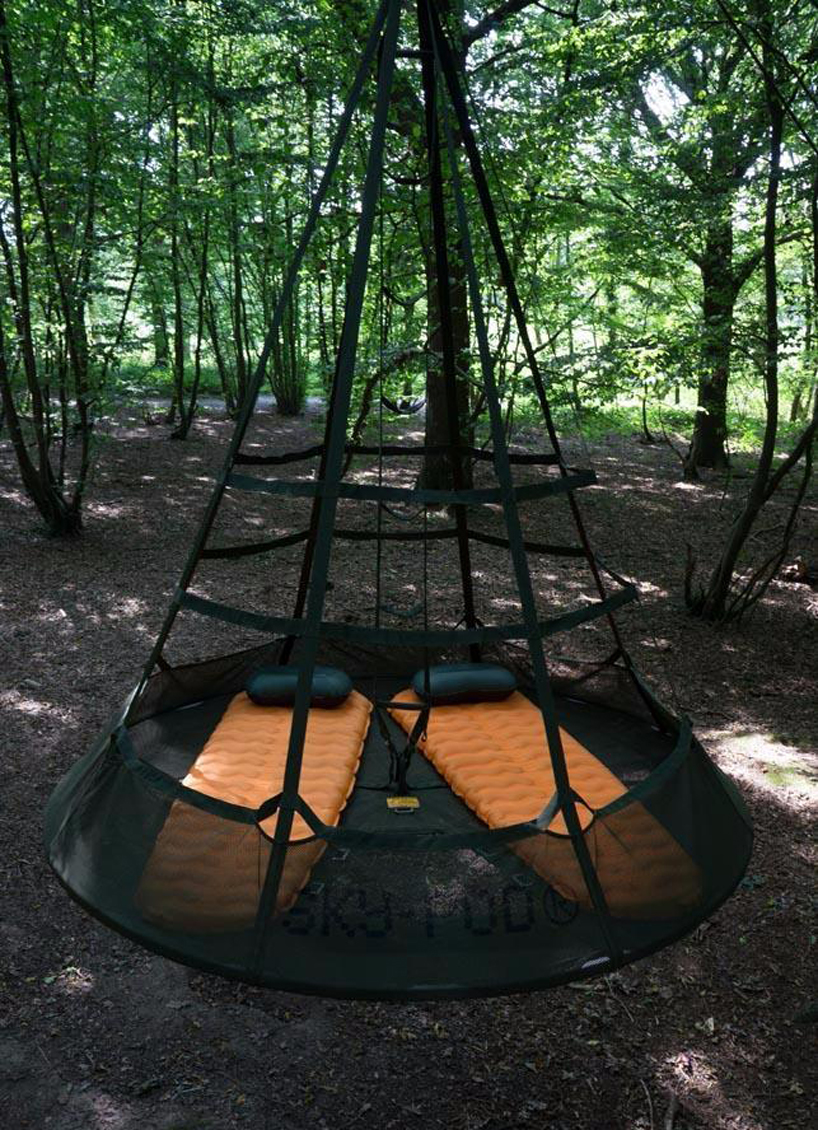 sky-pod, a spiderweb-like tent to hang in the woods