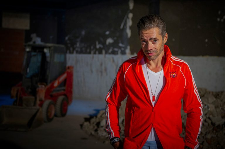 studio job leaves a love letter to milan on garage traversi