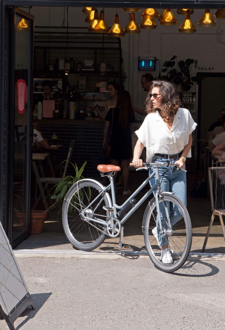 minimal analog motion AM1 electric bike substitutes weight for power