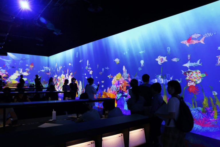 borderless and brilliant: teamlab's dreamlike digital art museum is now ...