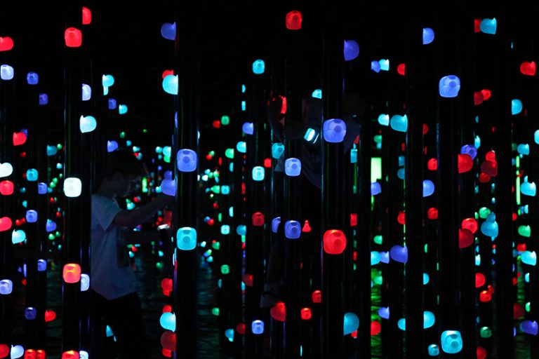 borderless and brilliant: teamlab's dreamlike digital art museum is now ...