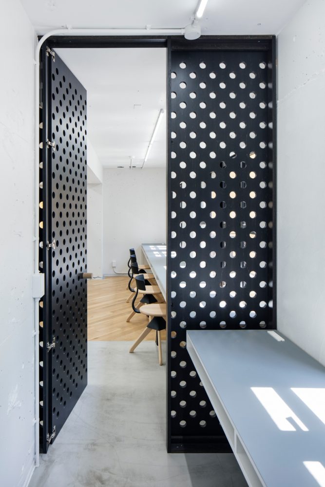 daisuke motogi architects designs 'dappled' office in tokyo