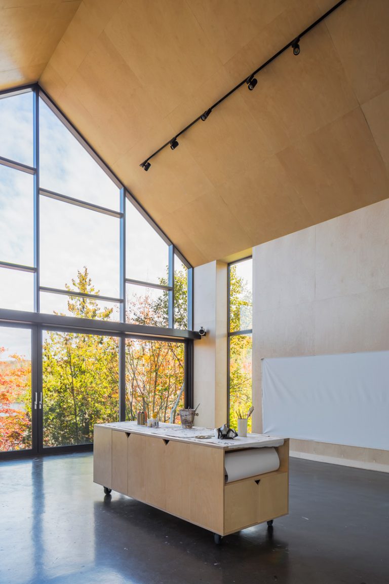 MU architecture's workshop extension hangs over a cliff in quebec