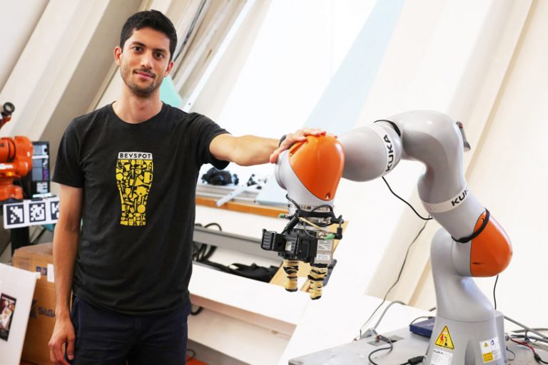 MIT's robotic arm masters dexterity by teaching itself how to see