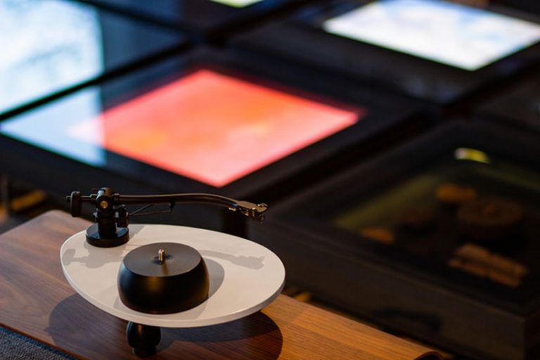 the custom design mini egg-shaped turntable by audio deva