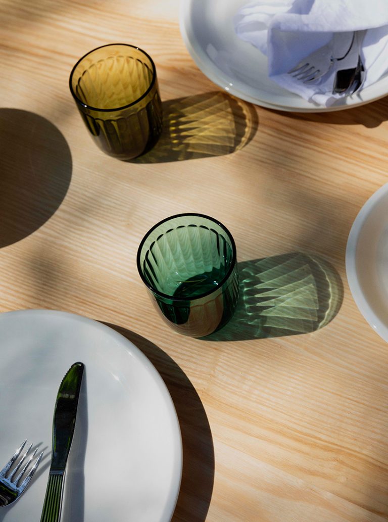 simple yet elegant forms define iittala raami tableware by jasper morrison