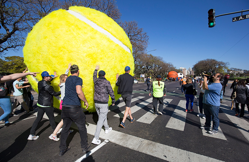 leandro erlich sets up large-scale ball parade in buenos aires