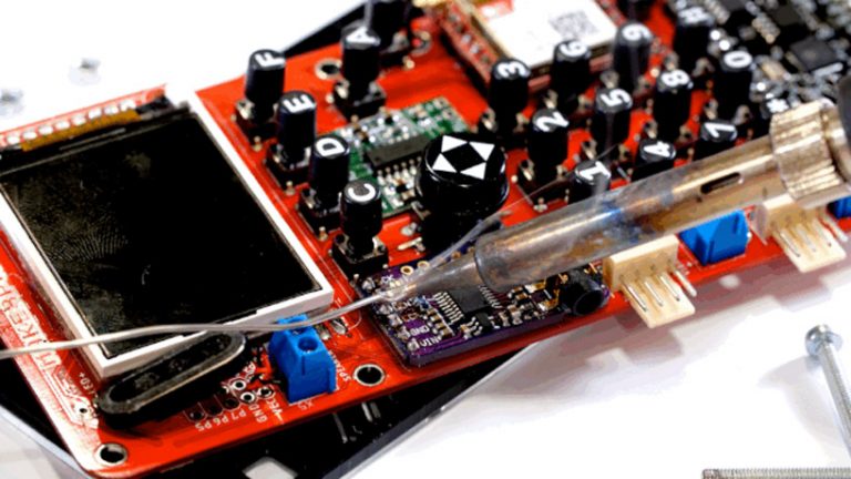 DIY MAKERphone kit lets you build your own smartphone