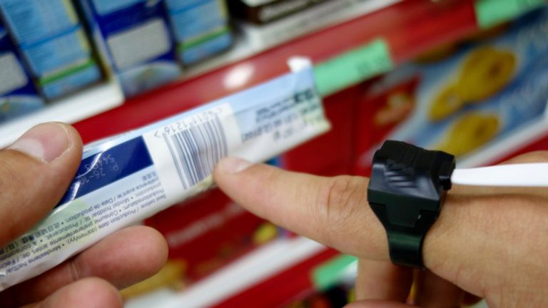 the fingerreader helps blind people read without braille