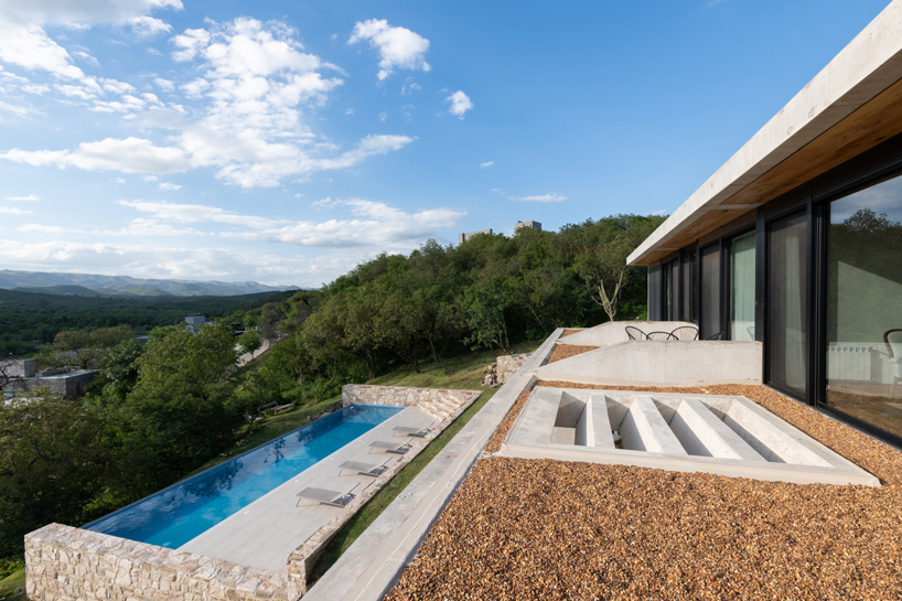 BP arquitectura Q2 house is sited among the mountains of argentina