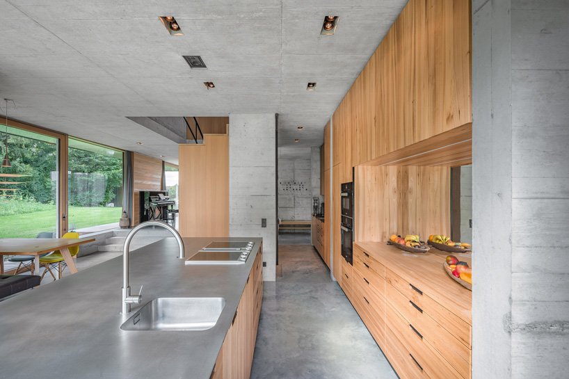 HHF architects' house H floats above the terrain using glass