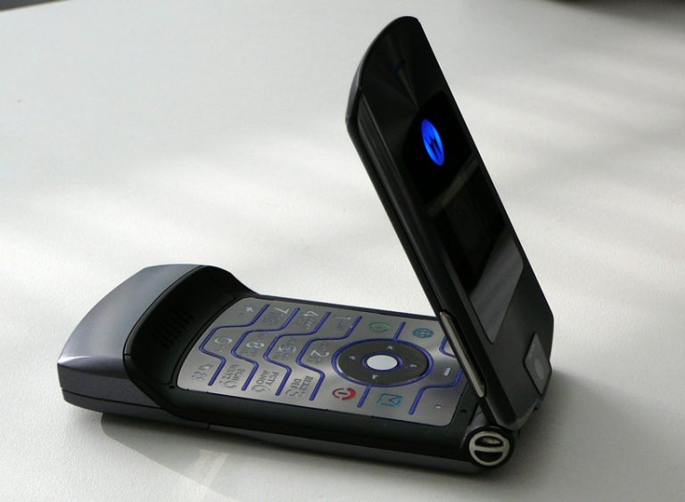 iconic motorola RAZR to make comeback as $1,500 folding smartphone