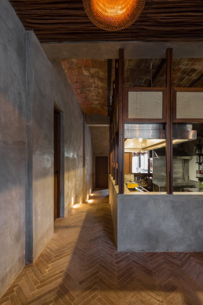 PALMA converts abandoned brick interior in mexico to achara restaurant