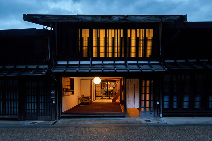 tsubame architects renovates traditional japanese townhouse with skylight