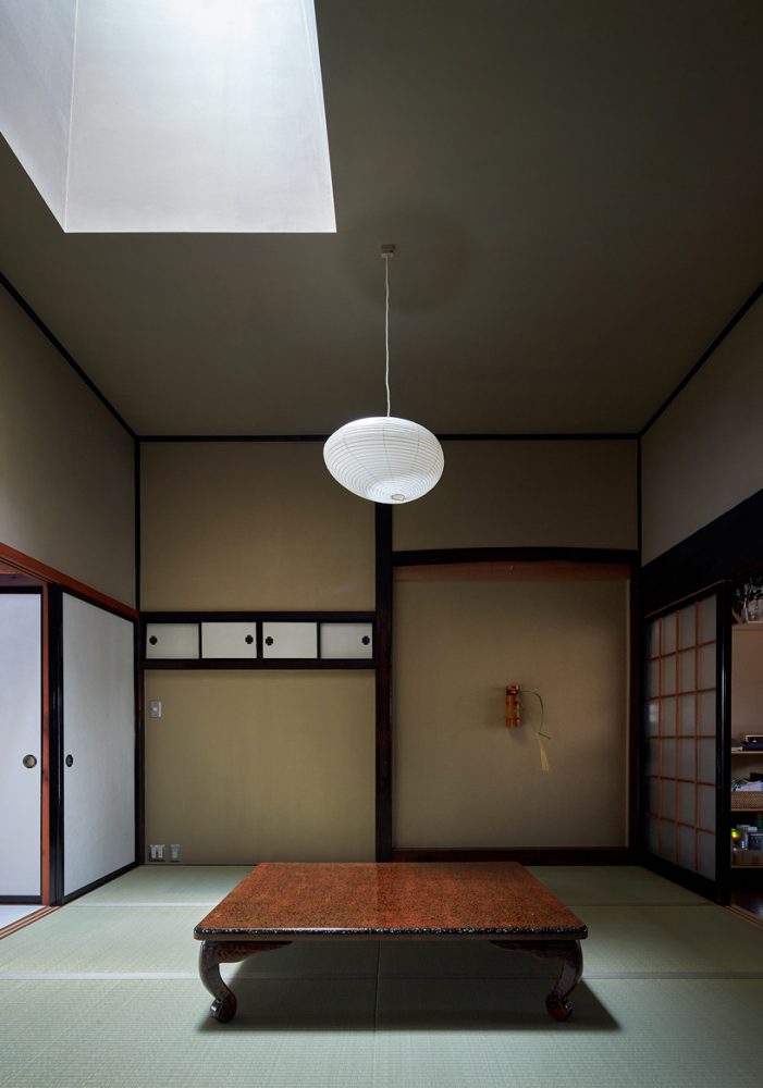 tsubame architects renovates traditional japanese townhouse with skylight