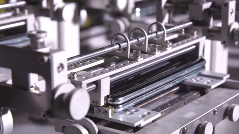 robots test samsung folding phone 200,000 times to prove its durability